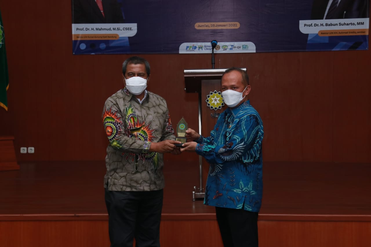 Studi Wawasan; UIN KHAS Jember Ngaji ke UIN Sunan Gunung Djati Bandung | Universitas Islam ...